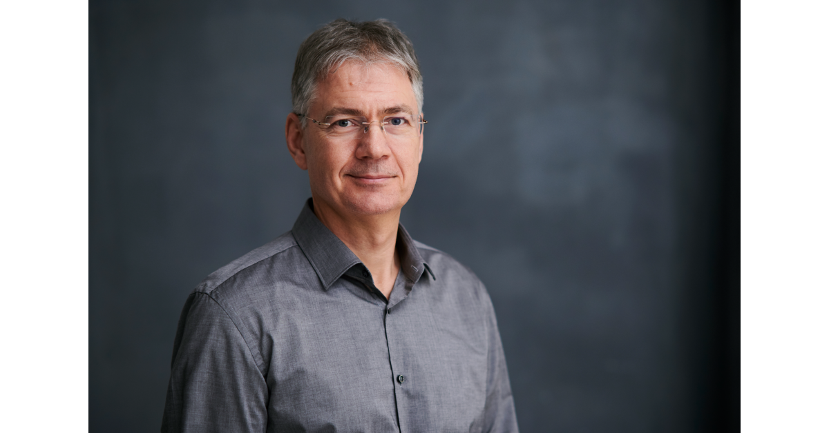 „A második kötetre teljesen ráéreztem a saját hangomra” – Könyv Guru